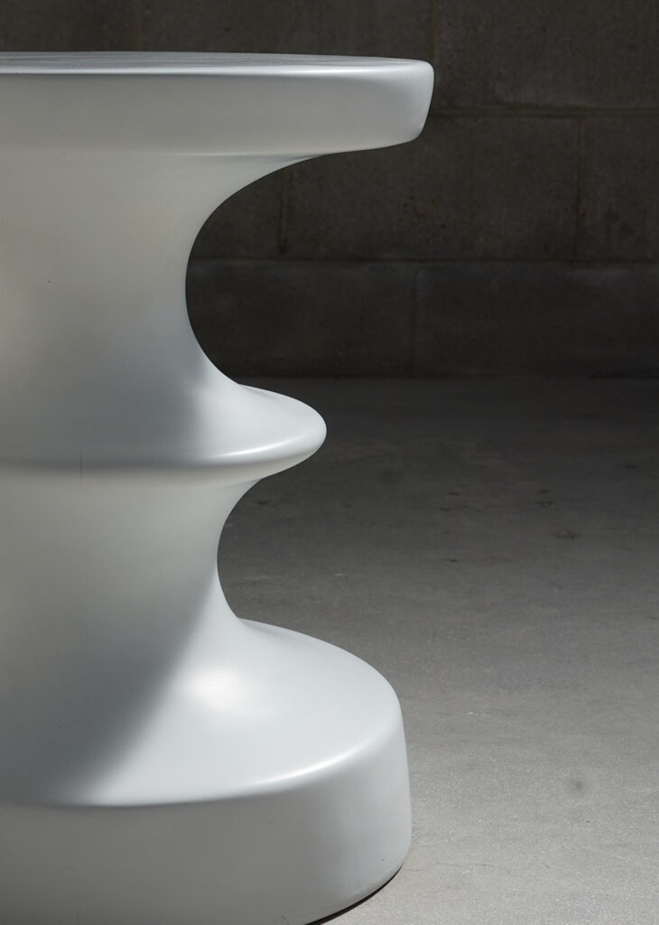 Sculptural Sidetable — SODA
